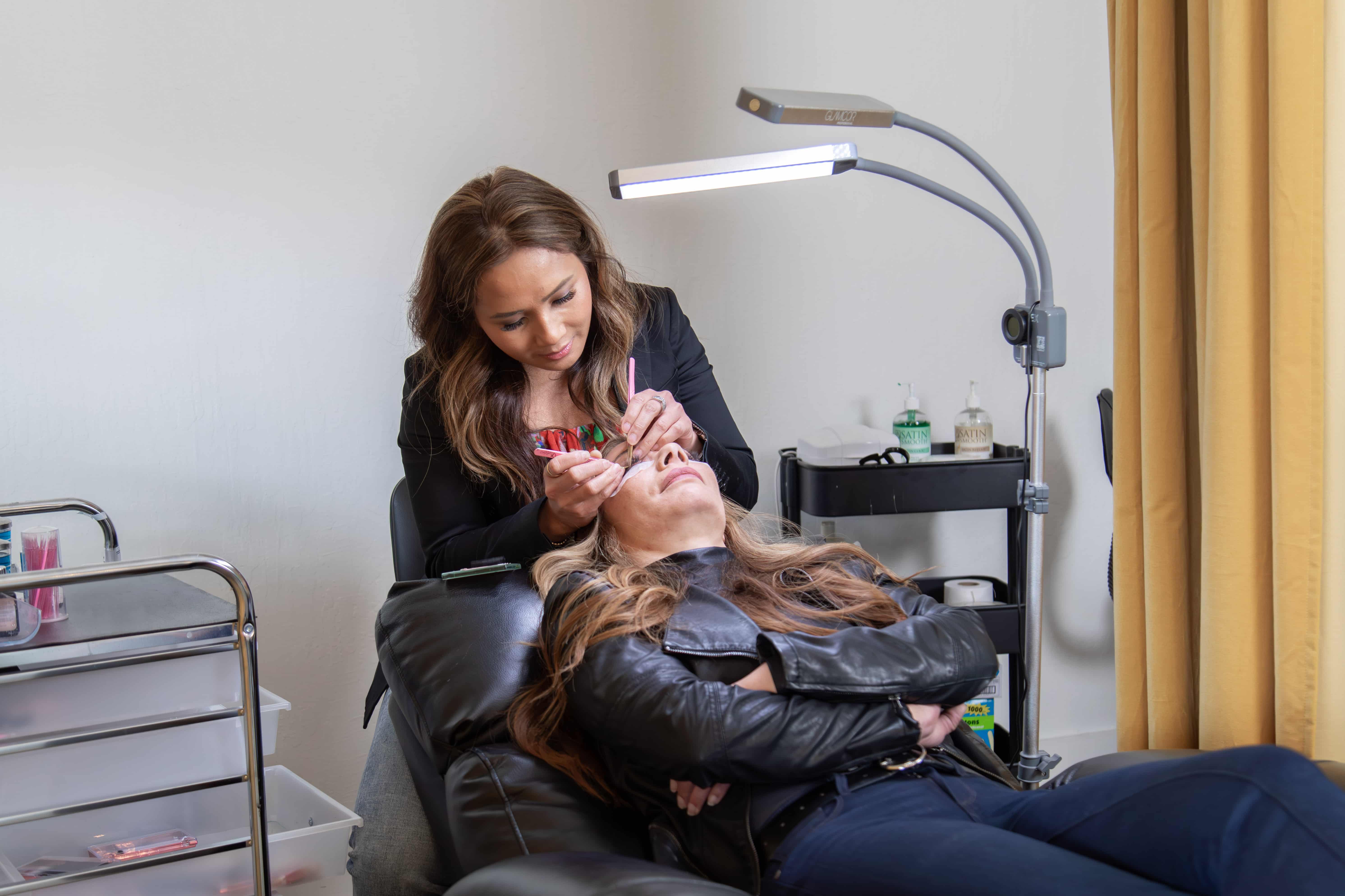 Lash Tech Salary 2025: Average Earnings, How to Make $100K+, & Income ...